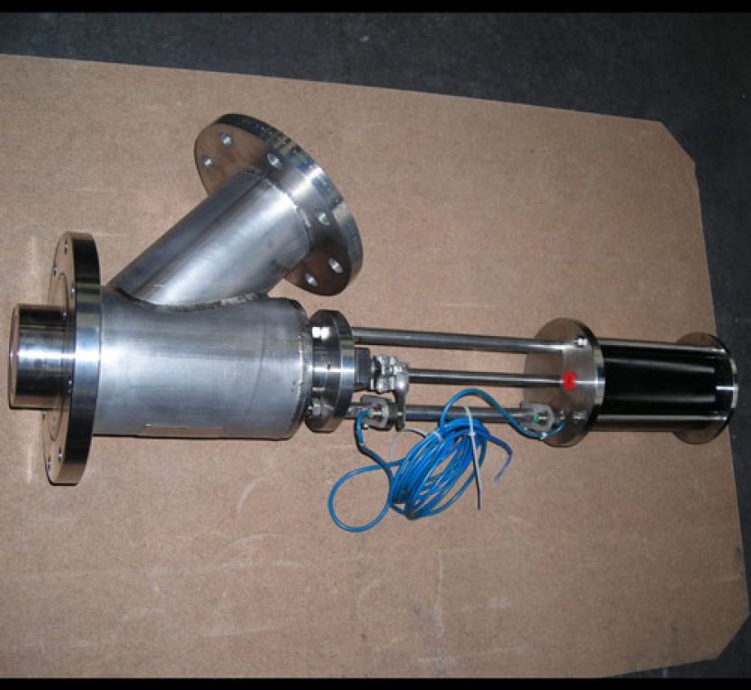 Tank bottom check valve, opening inside valve