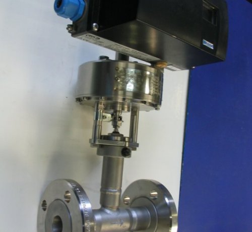 Micro flow regulation and control valve